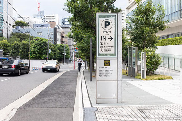 How to Park a Car in Japan : Your Guide to Rules, Fees & Finding Spots ...