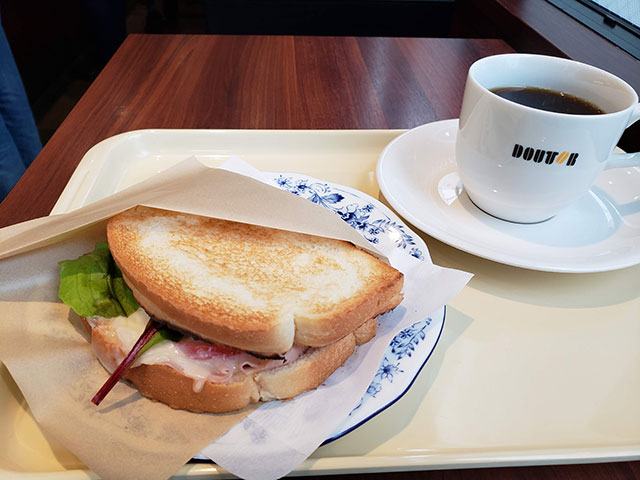 Breakfast for cheap: 8 chain Cafes that serve breakfast for under 500 ...