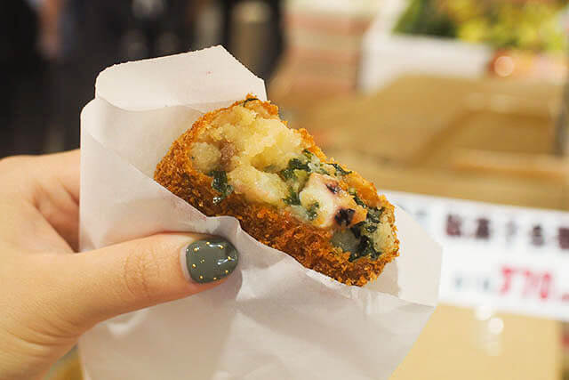 Enjoy fresh seafood at Omicho Market | Japan Travel by NAVITIME - Japan ...