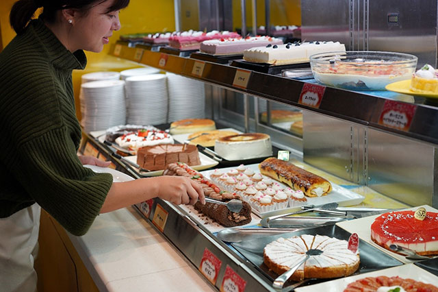 All-you-can-eat! Sweets Paradise Shinjuku | Japan Travel by NAVITIME ...