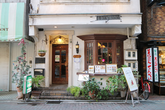 Retro Vibe Cafe in Tokyo with Japanese Cream Soda | Japan Travel by ...