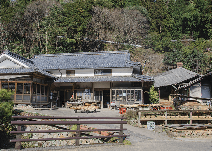 Onta Pottery Village: A Community of Ceramics and Traditions | Japan ...