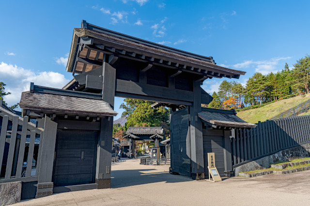 Around Lake Ashinoko: Iconic Scenery and the Echoes of the Samurai Road ...