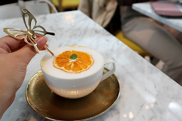 渋谷カフェ】話題の「サロン ド ルイ ジュエリー カフェ（Rui Cafe）」で最強インスタ映え！ | NAVITIME Travel