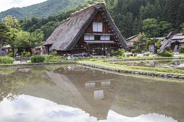 Shirakawa-go’s Gassho-zukuri Style Architecture | Japan Travel by ...