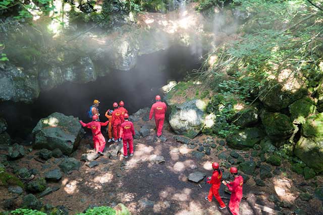 Deep in the Caves of the Fuji Five Lakes | Japan Travel by NAVITIME ...