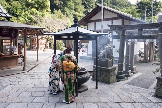 Zeniarai Benten Money Washing Shrine | Japan Travel by NAVITIME - Japan ...