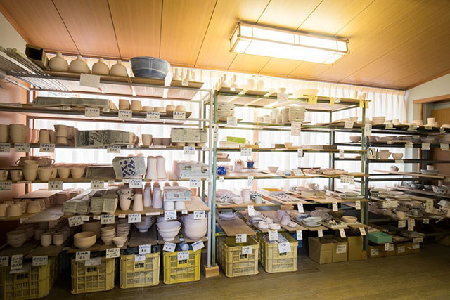 Tobe-yaki Ceramics in Matsuyama | Japan Travel by NAVITIME - Japan ...