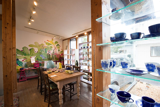 Tobe-yaki Ceramics in Matsuyama | Japan Travel by NAVITIME - Japan ...