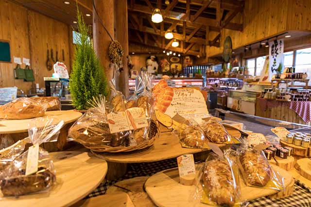 Mokumoku Tezukuri Farm | Japan Travel by NAVITIME - Japan Travel Guides ...