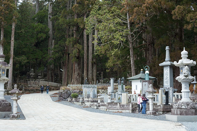 Okuno-in Cemetery | Japan Travel by NAVITIME - Japan Travel Guides ...