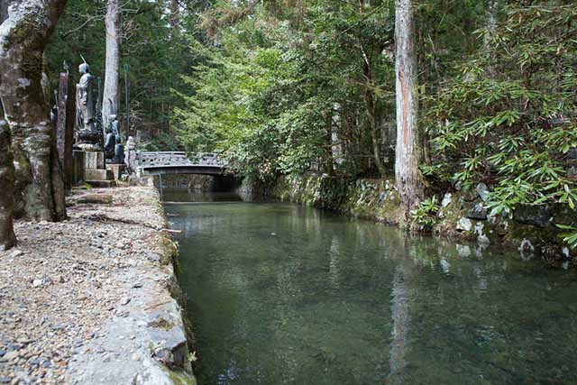 Okuno-in Cemetery | Japan Travel by NAVITIME - Japan Travel Guides ...