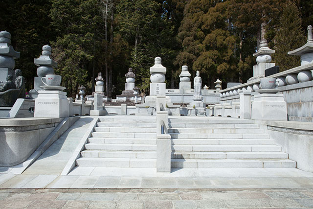 Okuno-in Cemetery | Japan Travel by NAVITIME - Japan Travel Guides ...