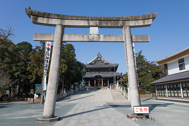 Toyokawa Inari Temple (Fox Temple) | Japan Travel by NAVITIME - Japan ...