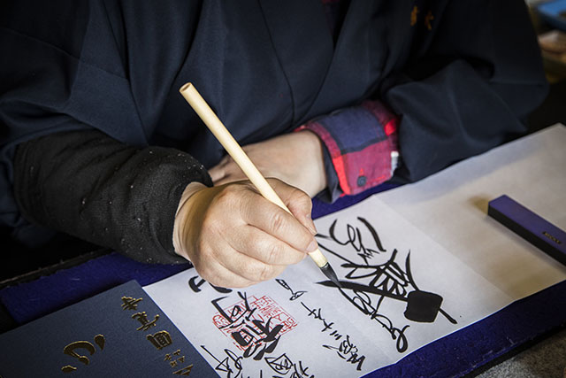 In the Red: Collecting Goshuin in Kyoto | Japan Travel by NAVITIME ...