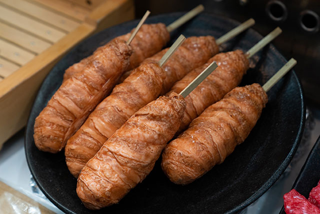 A Tasty Detour to the Kuromon Ichiba Market | Japan Travel by NAVITIME ...