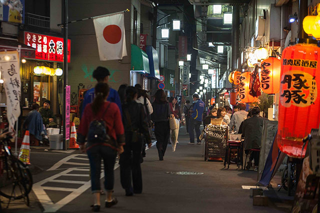 Koenji Street: Under the Tracks | Japan Travel by NAVITIME - Japan ...