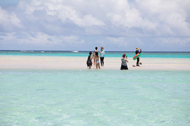 Visiting Yurigahama Beach in Yoron | Japan Travel by NAVITIME - Japan ...