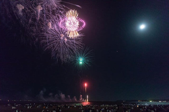 Miura Beach Fireworks Festival | Japan Travel by NAVITIME - Japan ...
