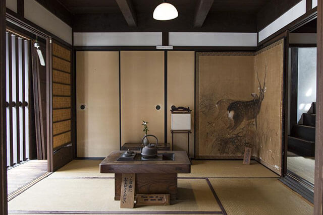 Getting around the historic town of Naramachi | Japan Travel by ...