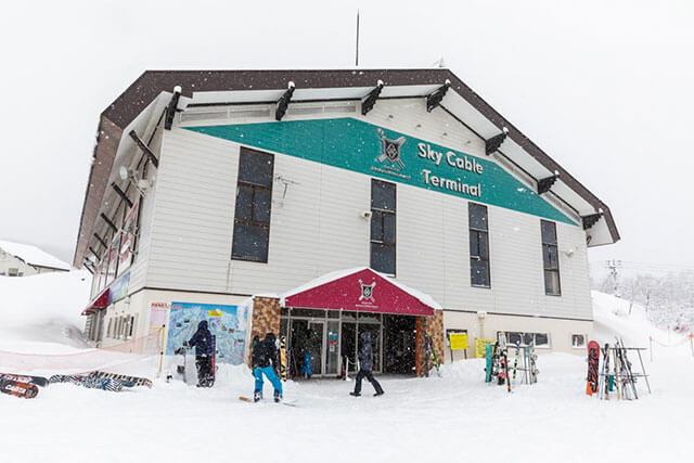 Skiing in Akakura Onsen | Japan Travel by NAVITIME - Japan Travel ...
