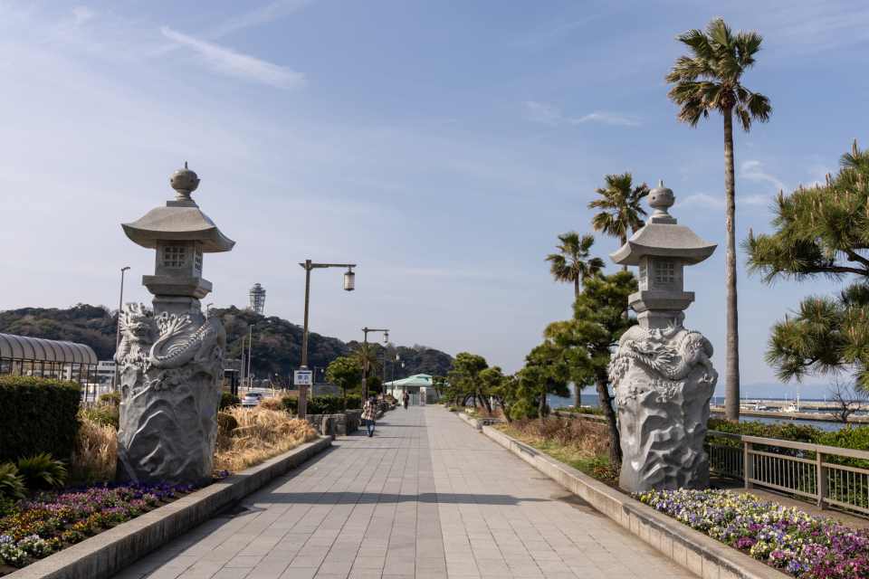 Five Statues On and Around Enoshima | Japan Travel by NAVITIME - Japan ...