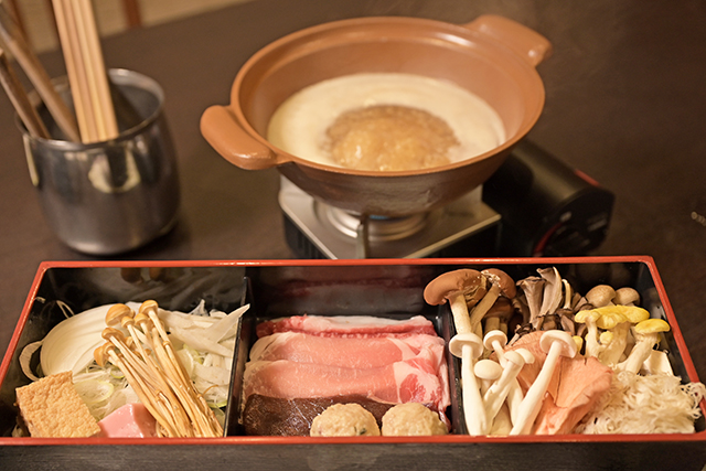 How to stay at a Ryokan (3) - Learn about Yukata and Ryokan Food | Japan Travel by NAVITIME ...